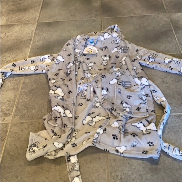 Peanuts | Intimates & Sleepwear | Peanuts Poses And Paw Prints Plush ...